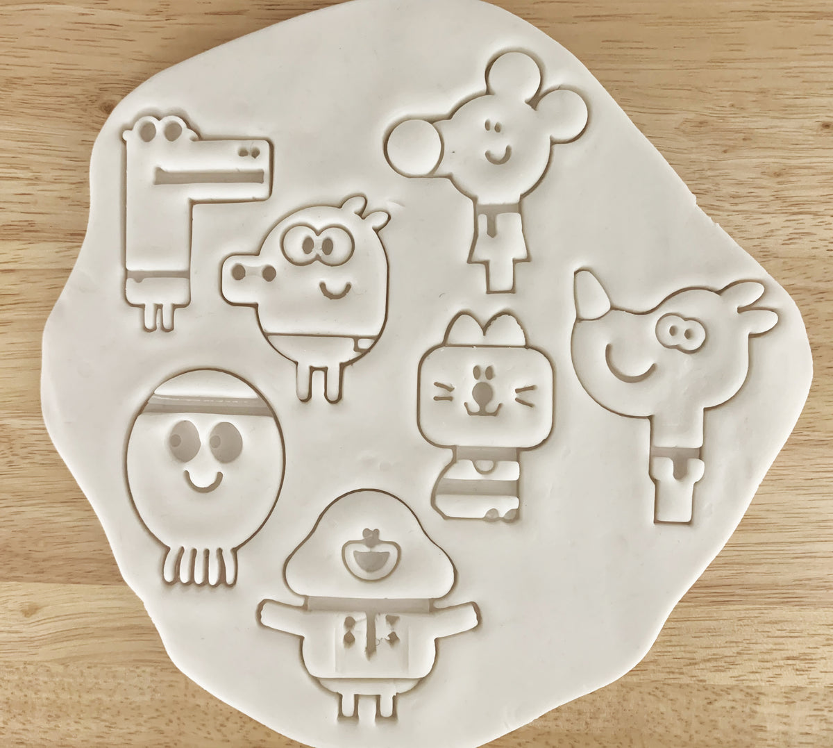 Hey Duggee Cookie Cutter – MrBake Cookie Cutters